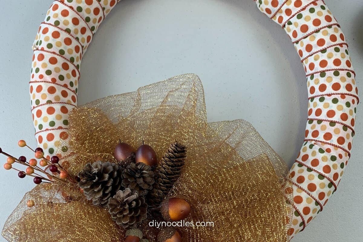 DIY Pool Noodle Wreaths | DIY Noodles